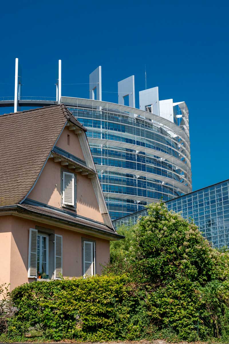 La cité Ungemach, un petit village au pied du Parlement européen ...